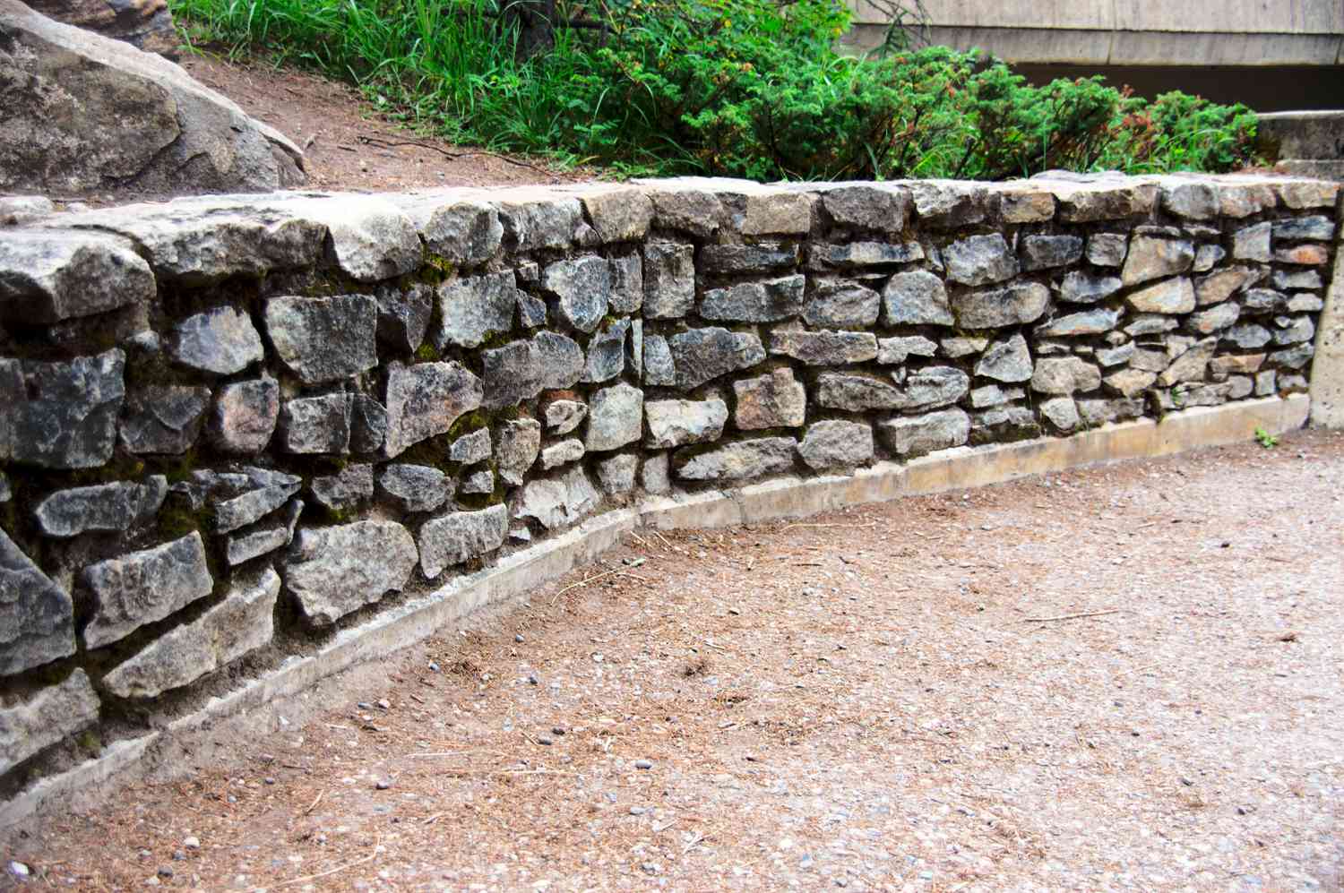 Retaining Walls: Innovative Solutions for Land Stability